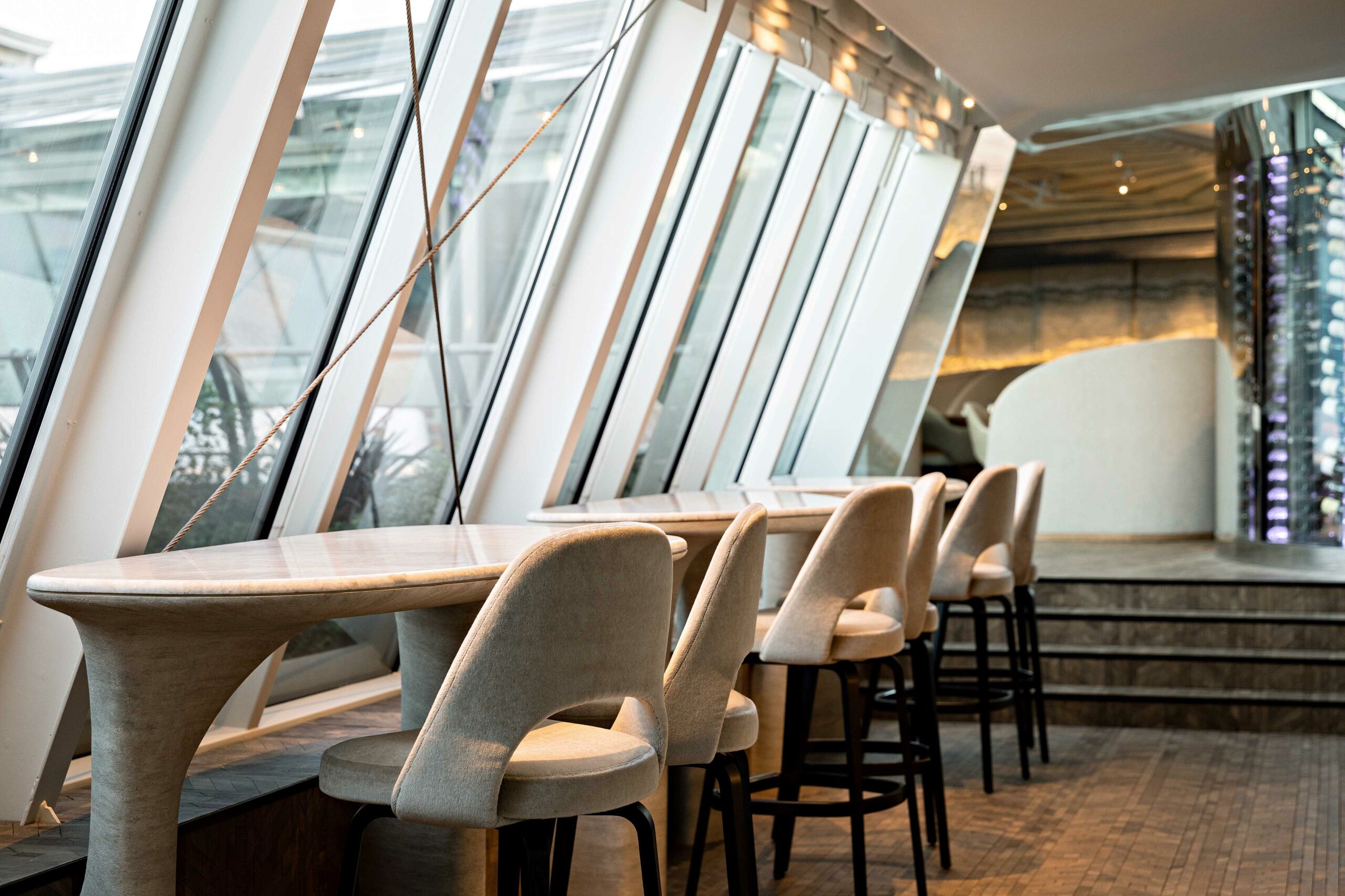 Un nouveau bar à champagne au Restaurant le 39V, Paris